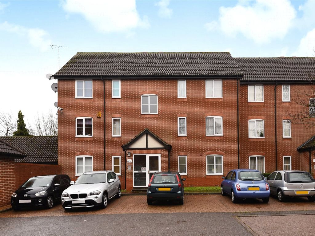 2 bed flat for sale in Admirals Court, Rose Kiln Lane, Reading ...