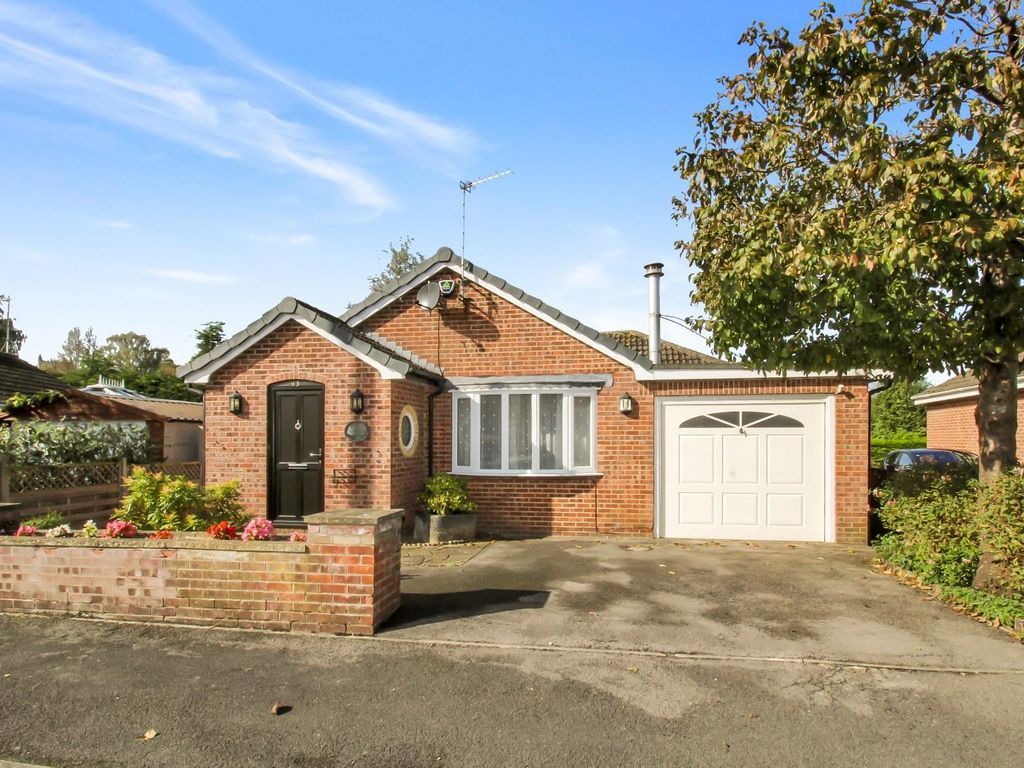 2 bed detached bungalow for sale in Hillshaw Park Way, Ripon HG4, £ ...
