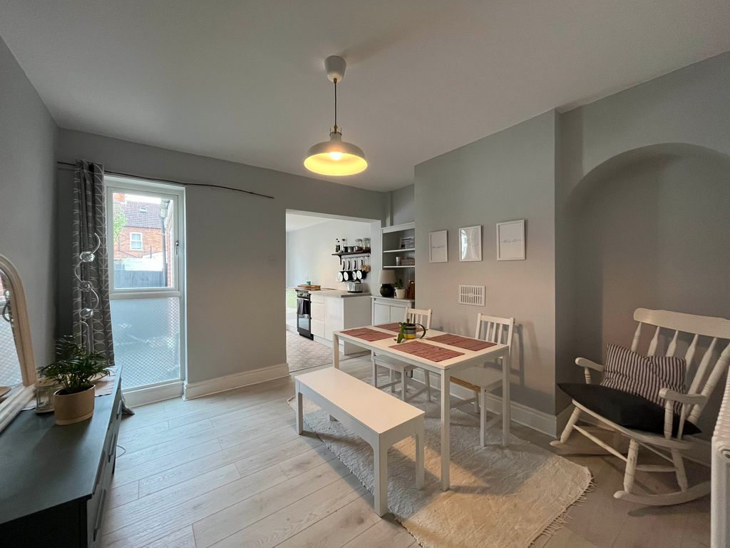 2 bed terraced house for sale in Albert Road, Retford DN22, £150,000 - Zoopla