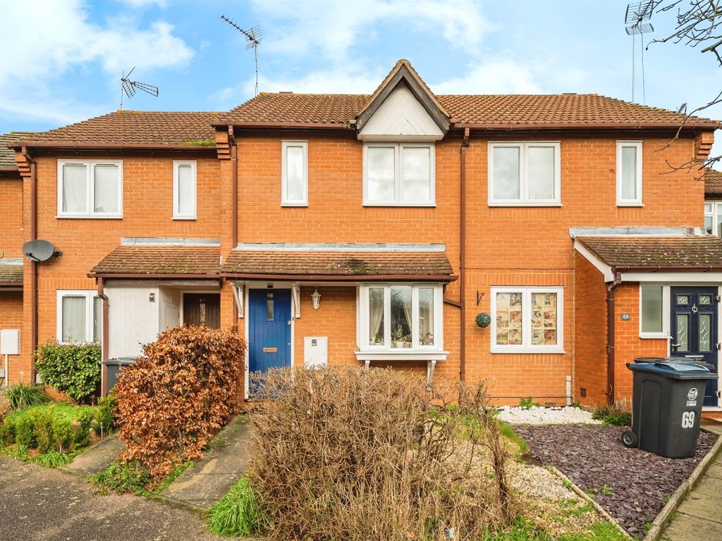 2 Bed Terraced House For Sale In The Briars Hertford Sg13 £360 000