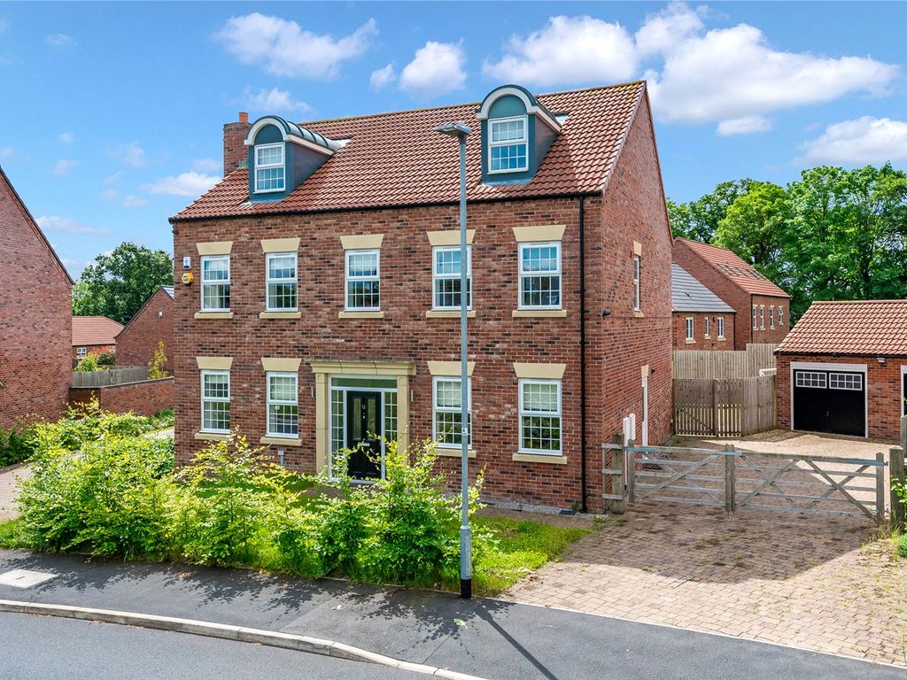 6 bed detached house for sale in Lawnswood Crescent, Leeds, West ...