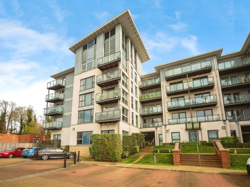 2 bed flat for sale in Mckenzie Court, Maidstone ME14, £64,500 - Zoopla