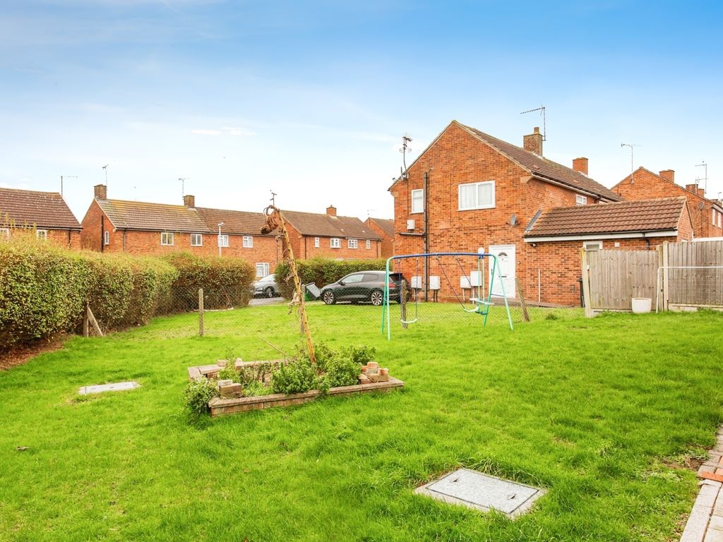 3 Bed Semi Detached House For Sale In Rochford Garden Way Rochford
