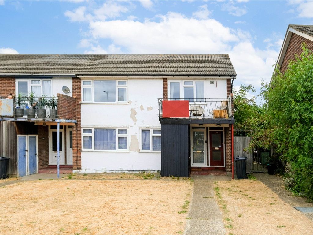 2 Bed Flat For Sale In Chadwell Heath Lane Chadwell Heath Essex Rm6
