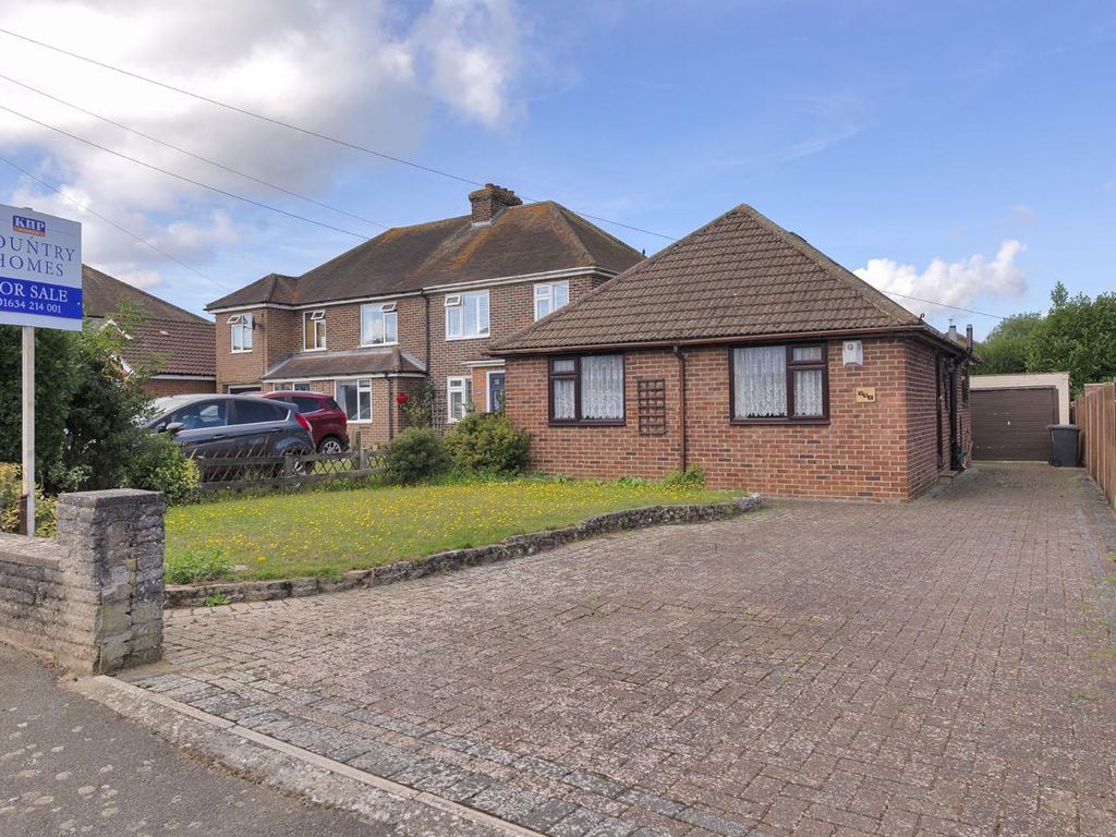 2 Bed Bungalow For Sale In Lunsford Lane Larkfield Aylesford Me20 £