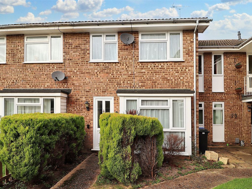 3 bed end terrace house for sale in Woking, Surrey GU21, £425,000 - Zoopla