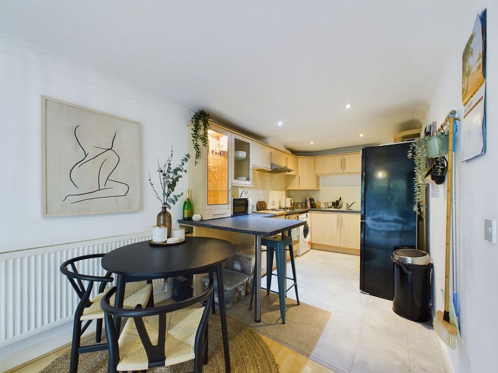 2 bed flat for sale in Vesper Road, Kirkstall, Leeds LS5, £150,000 - Zoopla