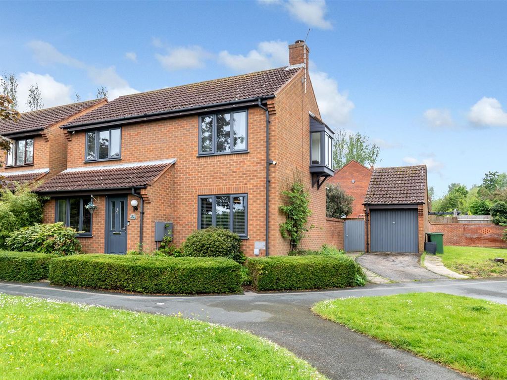 3 bed detached house for sale in Hainault Avenue, Giffard Park, Milton ...