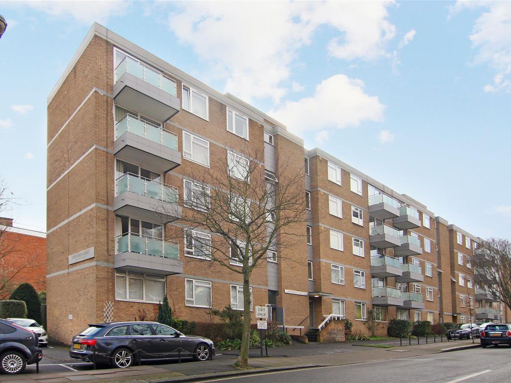 2 bed flat to rent in Rayners Road, London SW15, £1,900 pcm - Zoopla