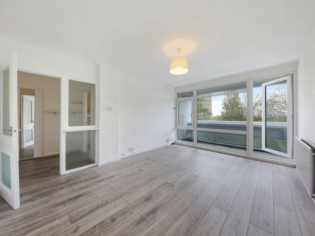 1 bed flat to rent in Somborne House, Fontley Way SW15, £1,400 pcm - Zoopla