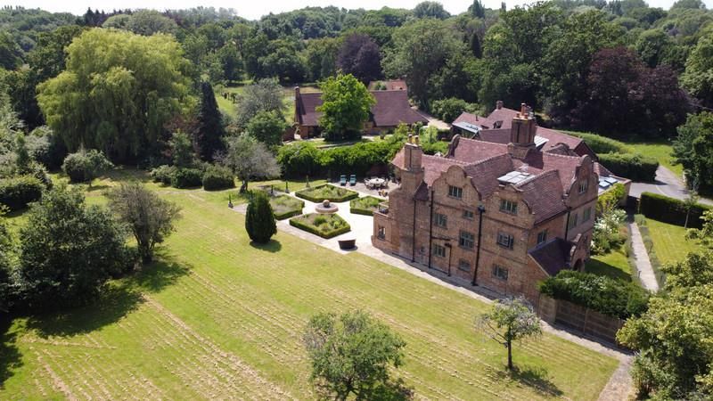 5 bed country house to rent in Bagshot Road, Chobham GU24 - Zoopla