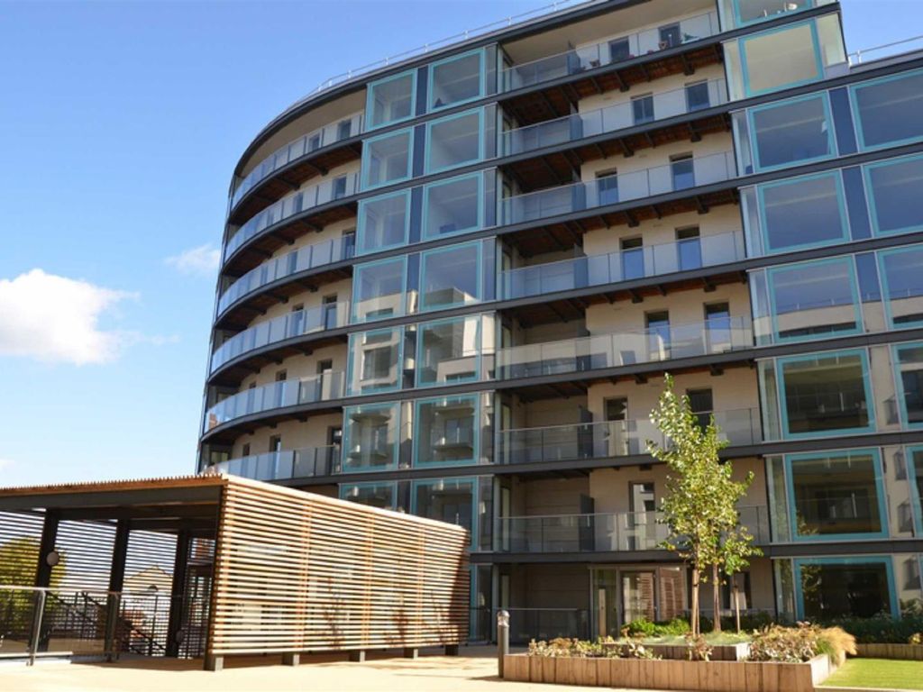 Studio to rent in Vantage Building, High Point Village, Hayes UB3, £ ...