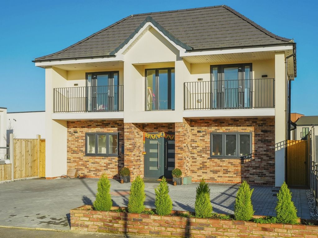 5 bed detached house for sale in Read Place, Ambrosden, Bicester OX25 ...