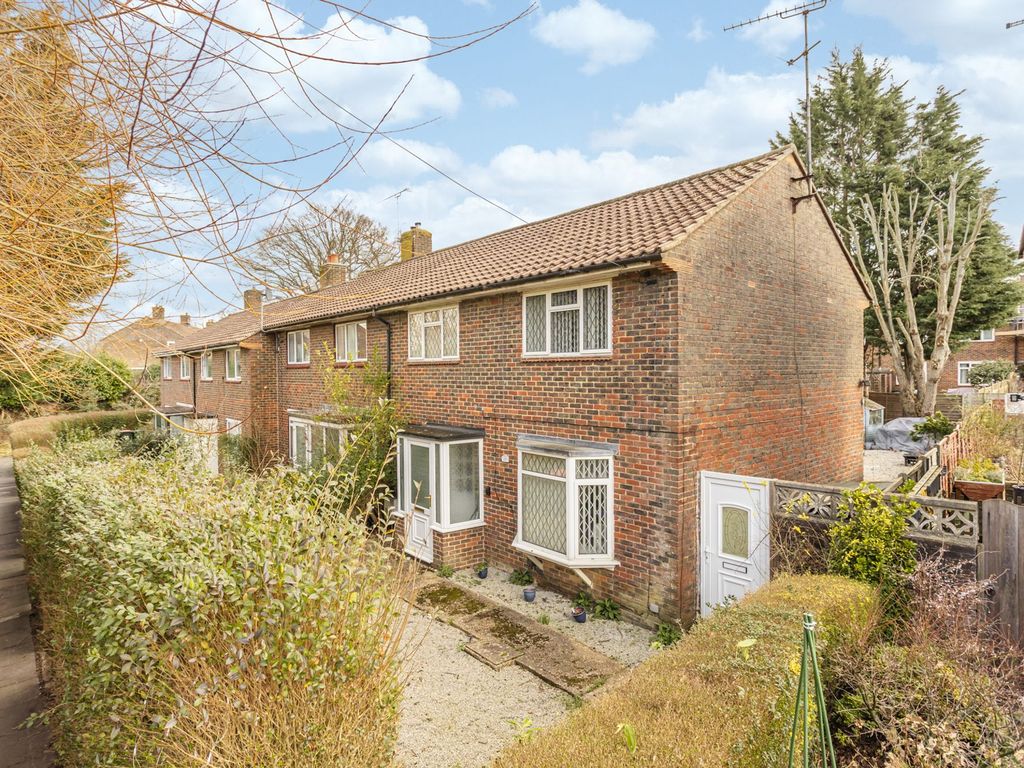 3 bed end terrace house for sale in Arundel Close, Crawley RH10 - Zoopla