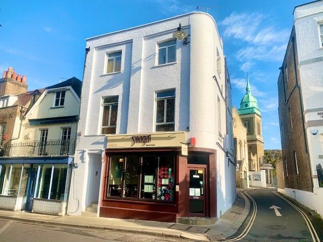 Room to rent in Hill Rise, Richmond TW10, £900 pcm - Zoopla