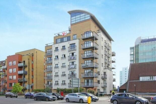 2 bed flat to rent in Skyline Court, Croydon CR0, £1,650 pcm - Zoopla
