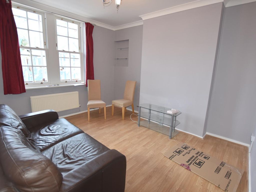 2 bed property to rent in Flat 28 The Square, Peabody Estate, Fulham ...