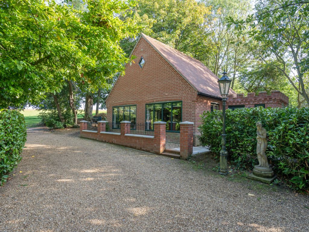 1 bed detached house to rent in Erpingham, Norwich NR11, £1,450 pcm ...