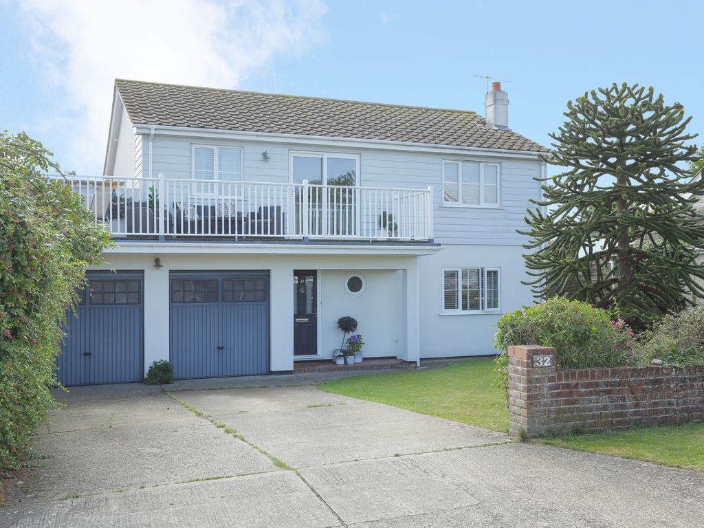 4 bed detached house for sale in Reculver Drive, Herne Bay CT6, £ ...