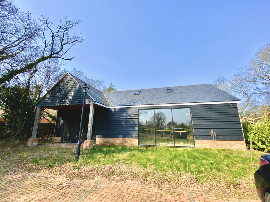 Industrial to let in Bell Cottages, Dunstable Road, Studham ...