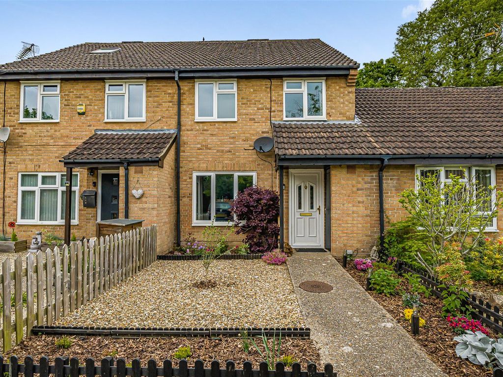 3 Bed End Terrace House For Sale In Roycroft Lane Finchampstead
