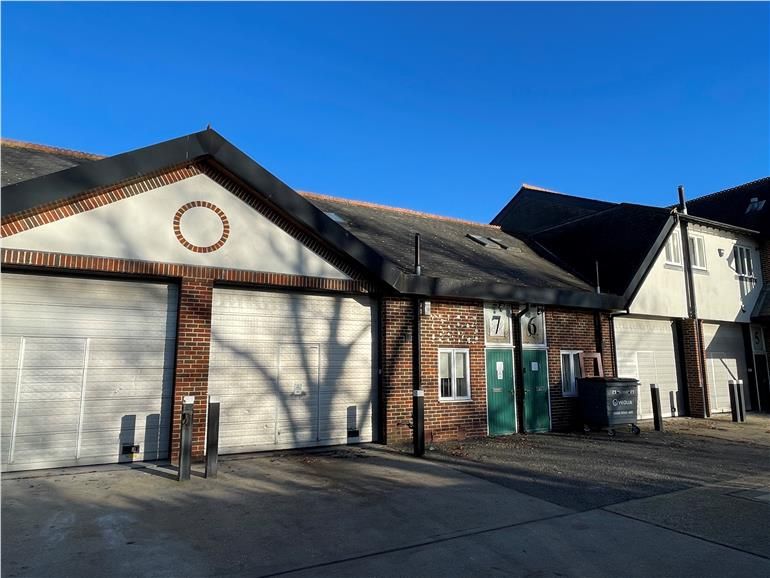 Light industrial to let in Unit 7, Brookhouse, Larkfield Trading Estate ...