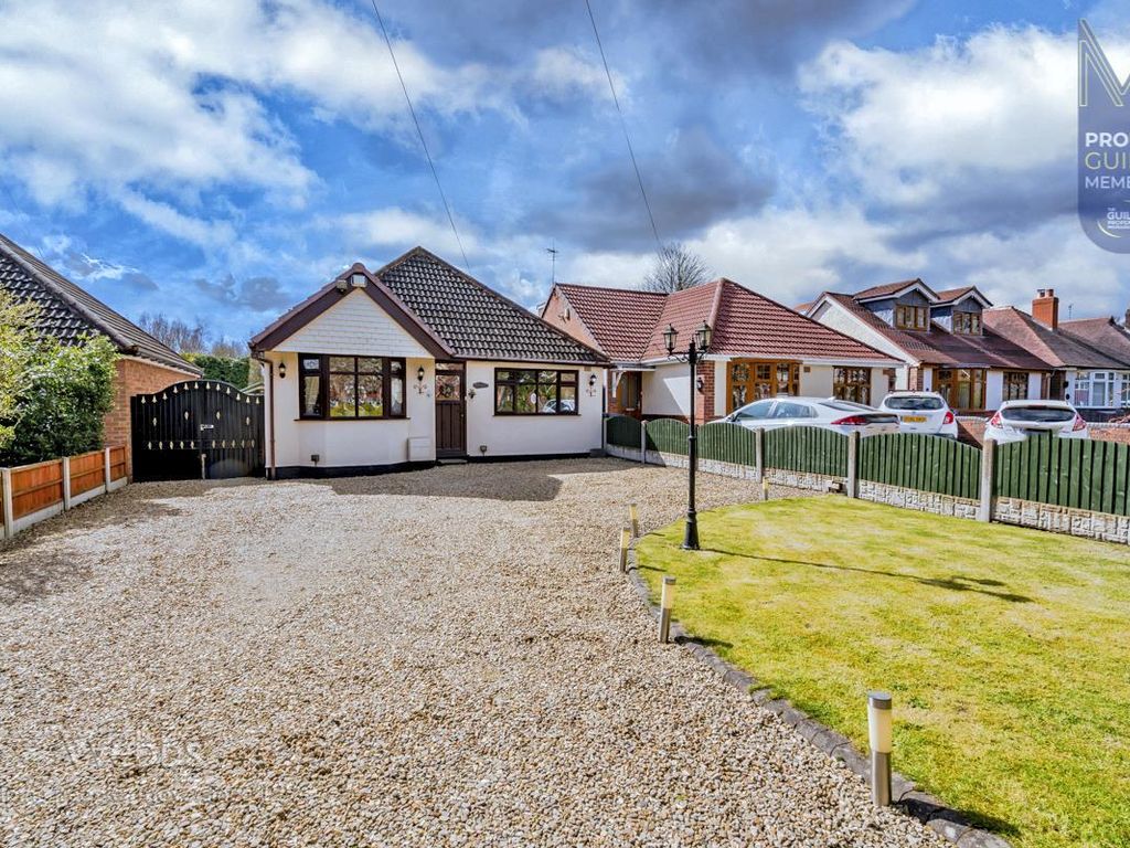 3 bed detached bungalow for sale in Broad Lane, Essington ...