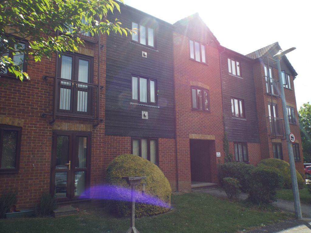1 bed flat to rent in Tippett Court, London Road, Stevenage SG1, £1,000 ...