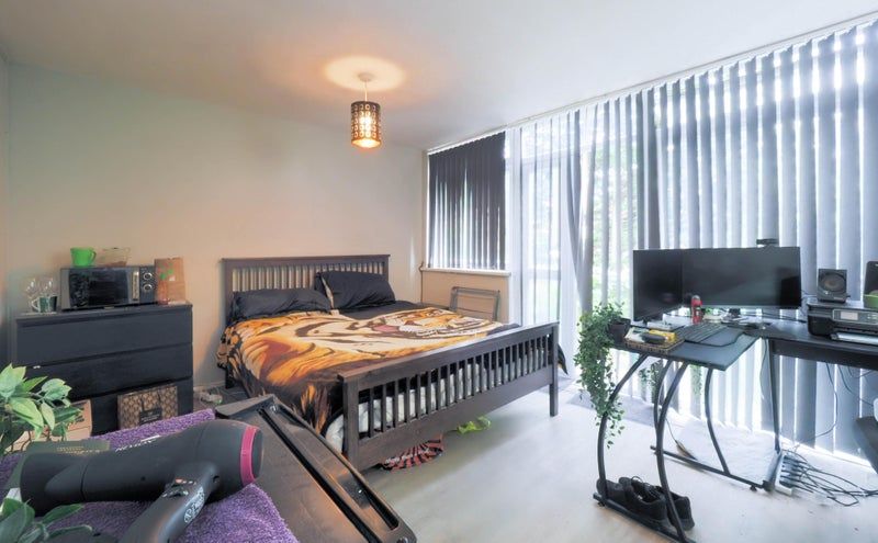 Room to rent in Roxeth Hill, Harrow-On-The-Hill, Harrow HA2, £1,000 pcm ...