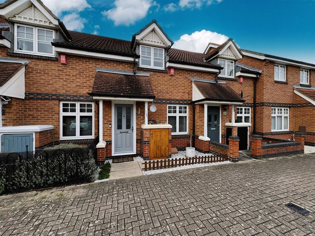 2 Bed Terraced House For Sale In Cole Avenue Chadwell St Mary Grays