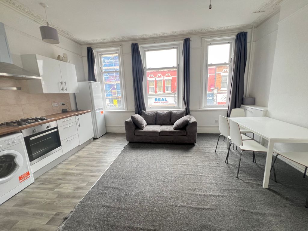 1 bed flat to rent in Tottenham Lane, London N8, £1,500 pcm - Zoopla