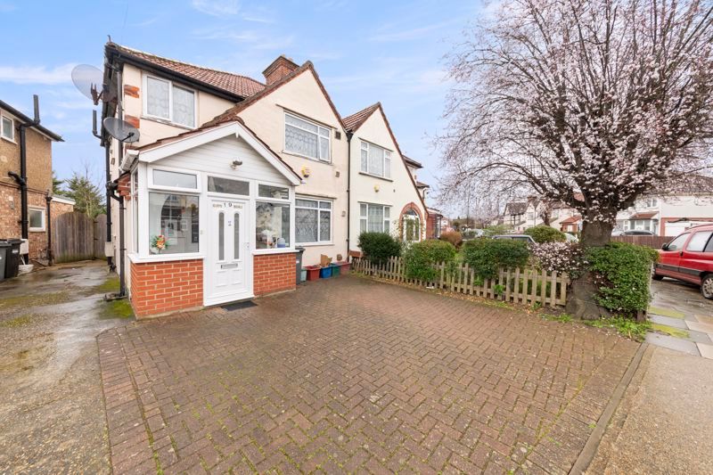 3 Bed Semi Detached House For Sale In Dorset Waye Heston Hounslow Tw5