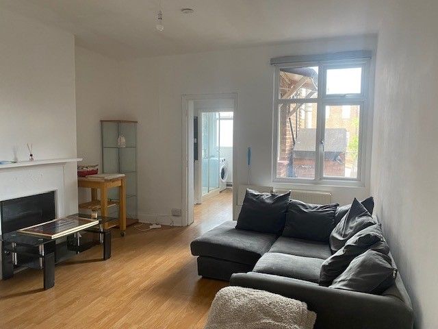 1 bed flat to rent in Central Road, Worcester Park KT4 - Zoopla