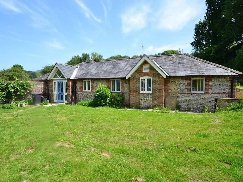 2 bed detached bungalow to rent in Duncton, West Sussex GU28 - Zoopla