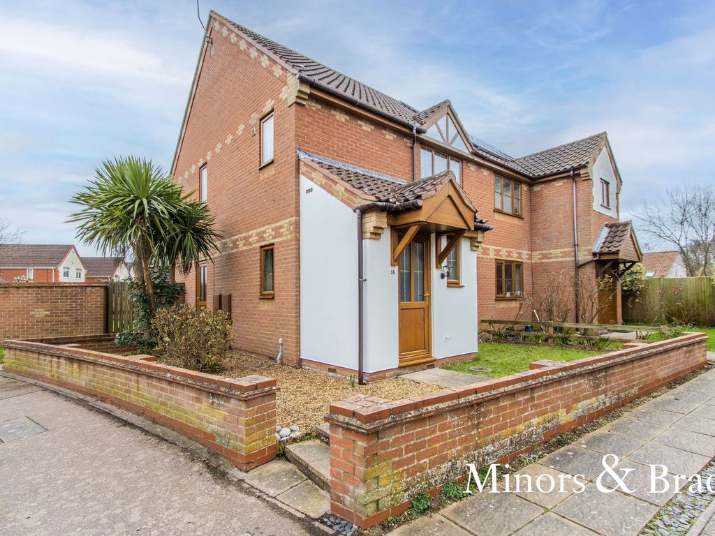 3 bed semi-detached house to rent in Market Manor, Acle NR13, £1,175 pcm - Zoopla