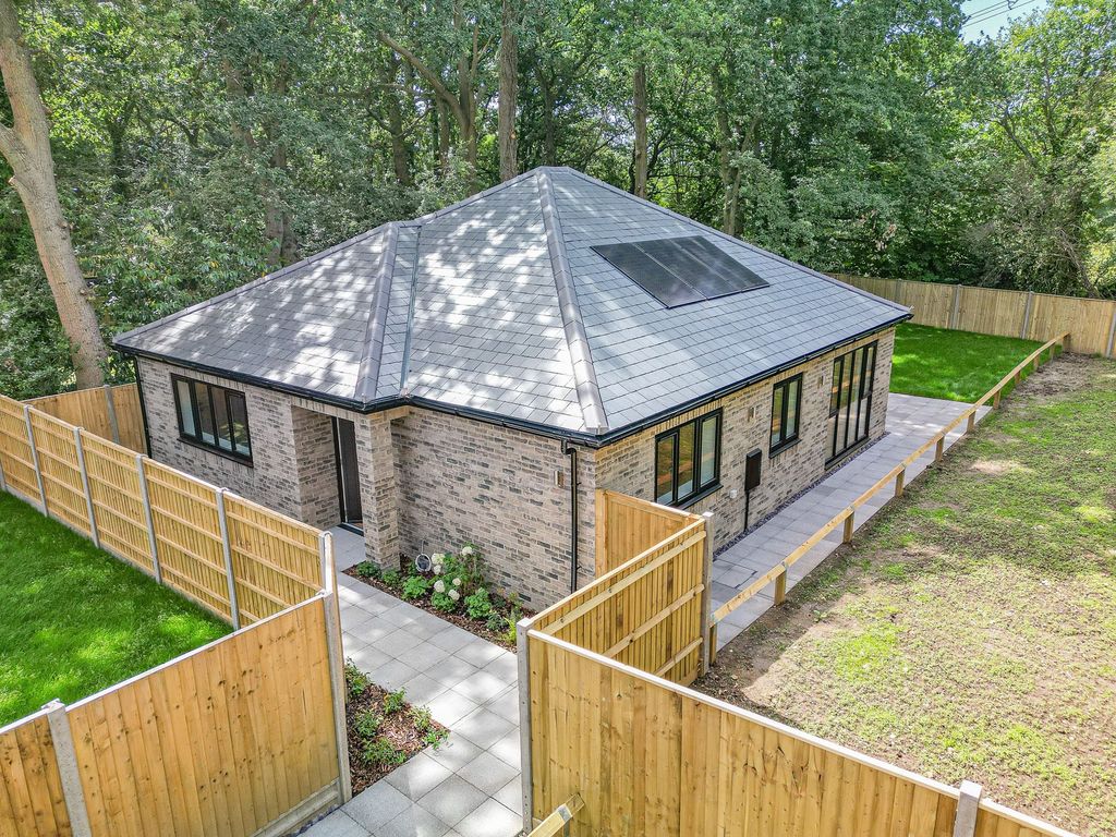 3 bed detached bungalow for sale in Segensworth Road, Fareham PO15 - Zoopla