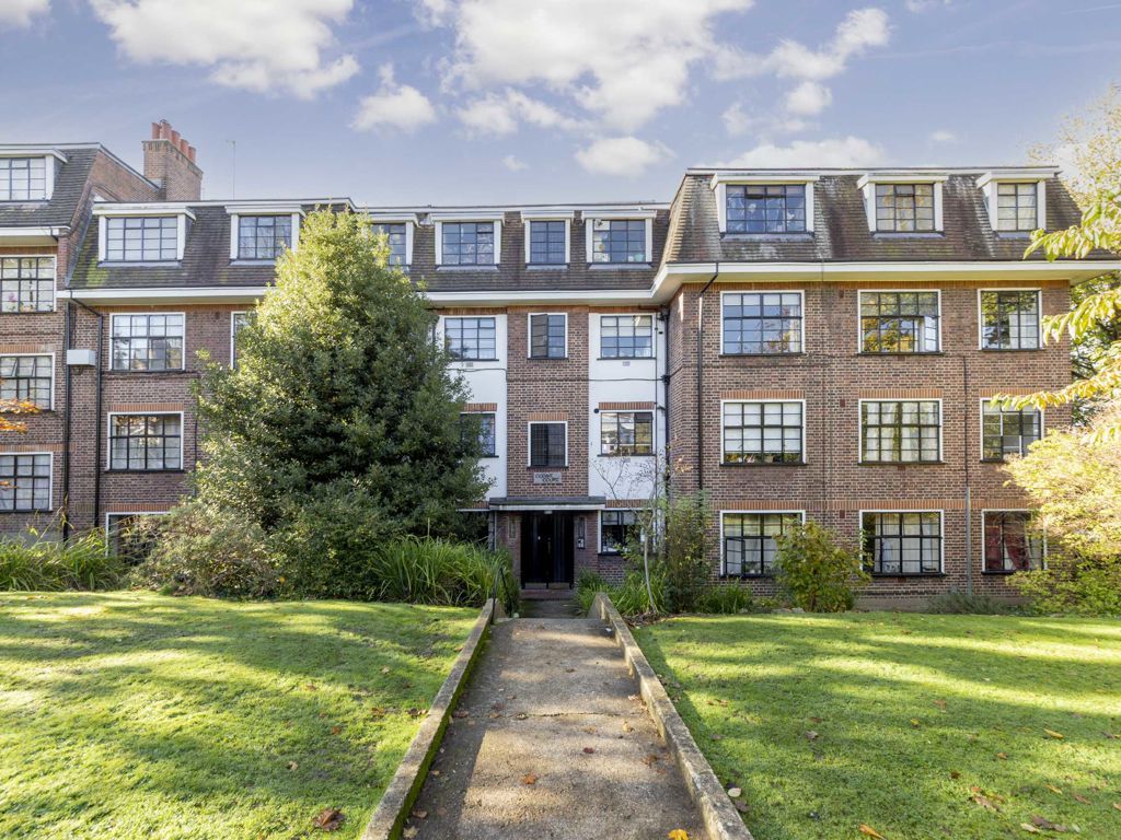 2 bed flat to rent in Colney Hatch Lane, London N10, £1,850 pcm - Zoopla