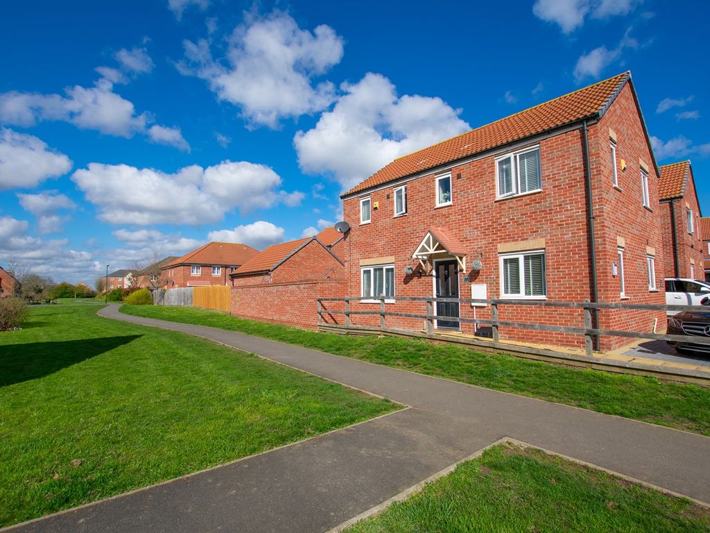 3 bed detached house for sale in Daphne Grove, Stanground South ...