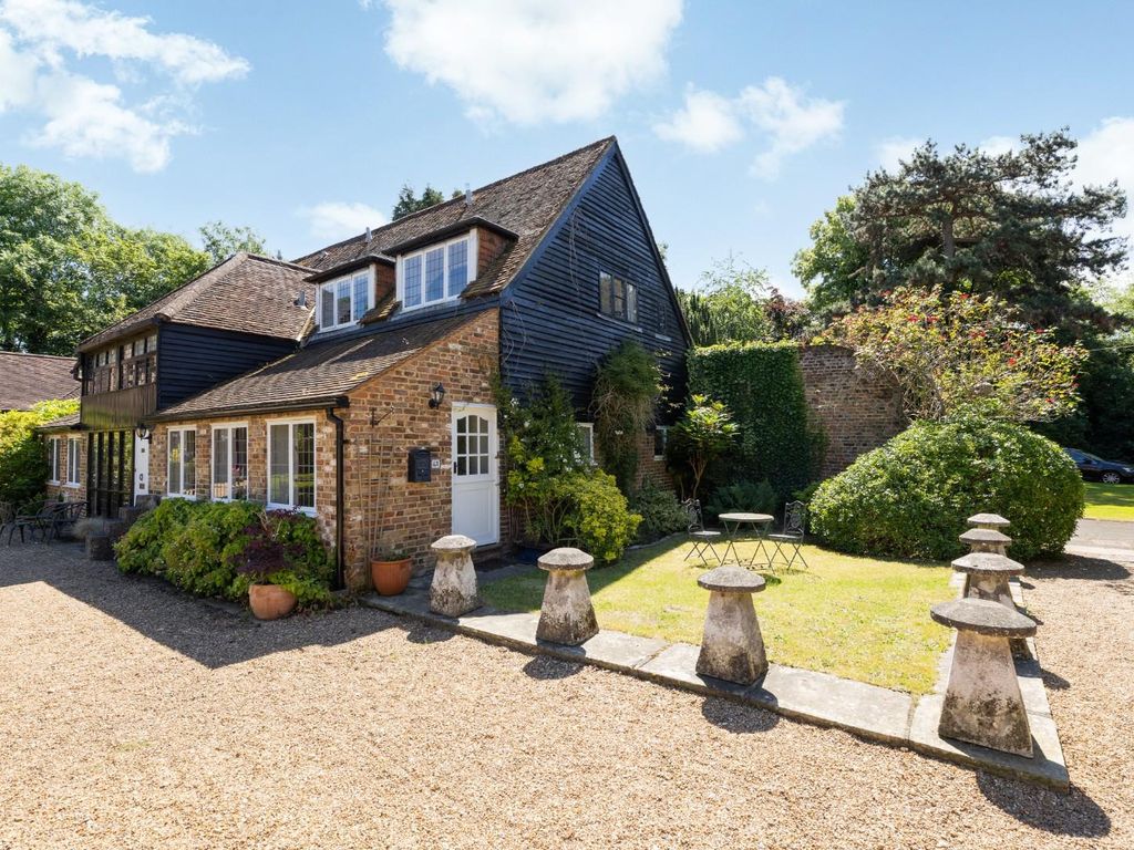 2 bed property for sale in Castle Way, Feltham TW13, £500,000 - Zoopla