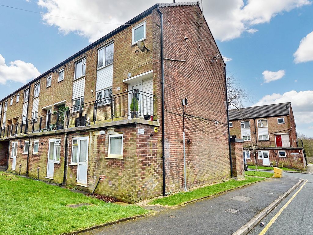 2 bed maisonette for sale in Chapelfield, Radcliffe M26, £110,000 - Zoopla