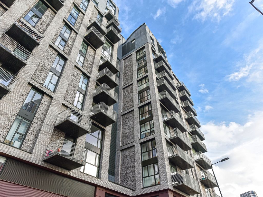 2 bed flat for sale in Emily Street, London E16 - Zoopla