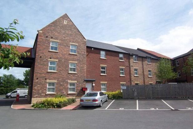 2 bed flat to rent in Whitfield Court, Durham DH1, £650 pcm - Zoopla