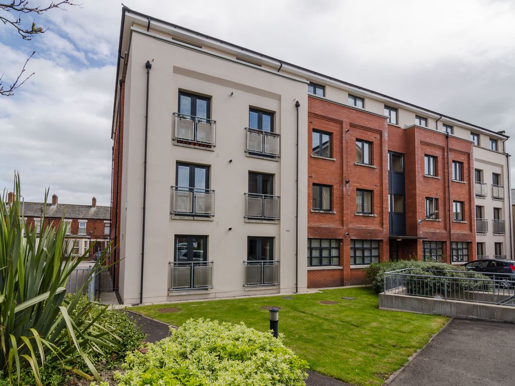 2 bed flat to rent in Old Bakers Court, Belfast BT6, £800 pcm - Zoopla