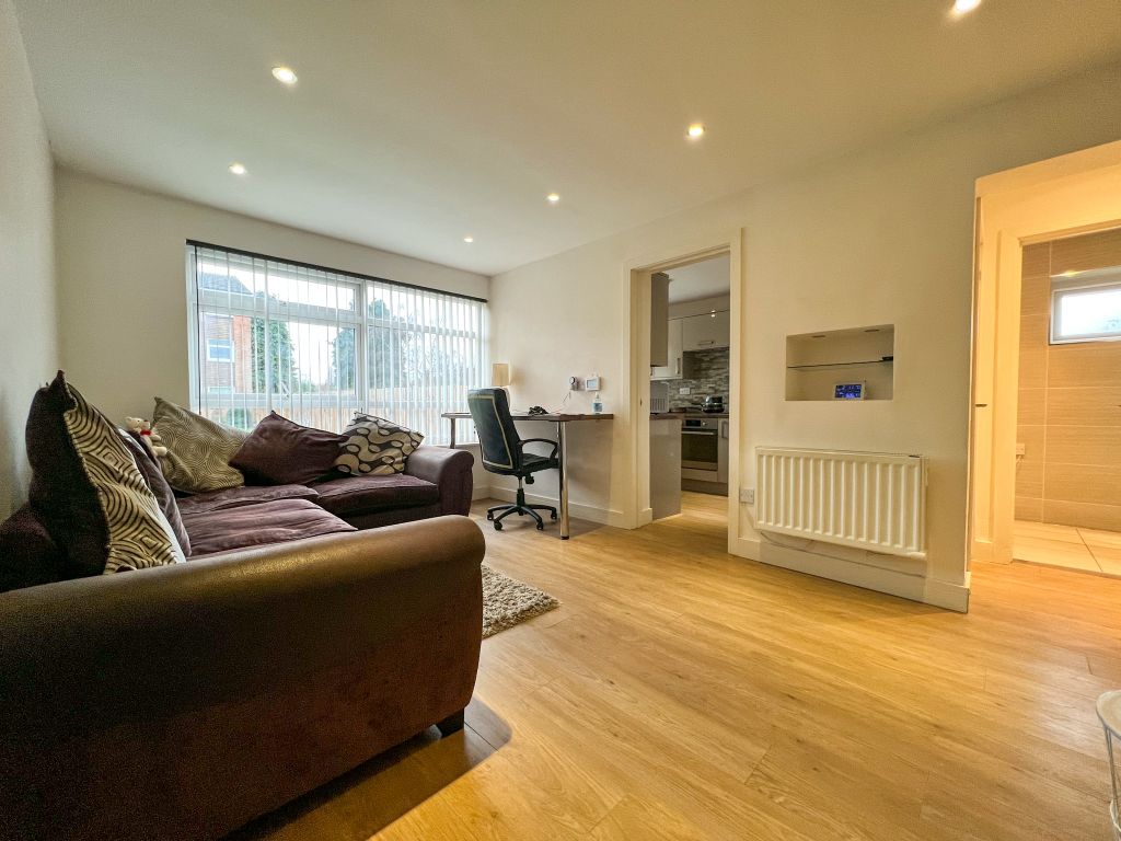 2 bed flat to rent in St Patricks Close, Kings Heath, Birmingham B14, £975 pcm - Zoopla