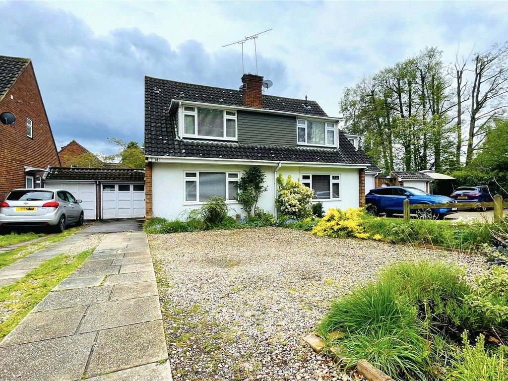 3 Bed Semi Detached House For Sale In Fernhill Road Farnborough