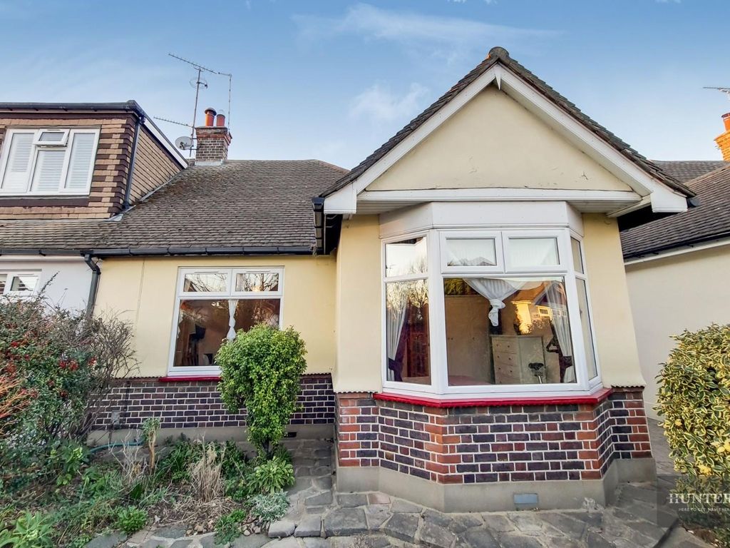 2 Bed Semi Detached Bungalow For Sale In Chadville Gardens Chadwell