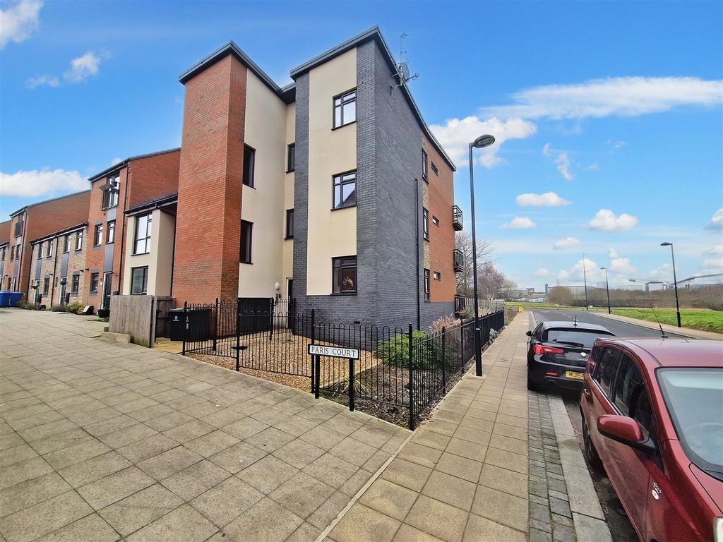 2 bed flat for sale in Paris Court, Hanley, Stoke-On-Trent ST1 - Zoopla