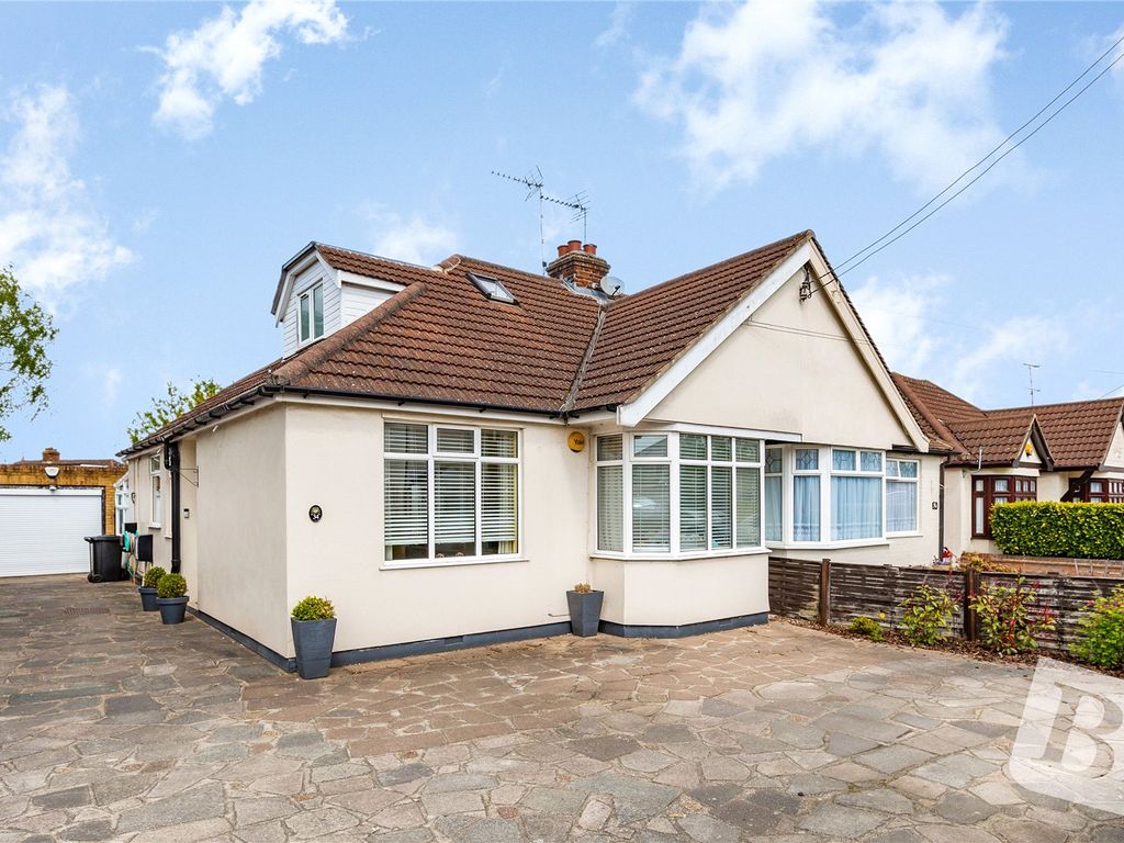 3 Bed Bungalow For Sale In Crow Green Road Pilgrims Hatch Brentwood
