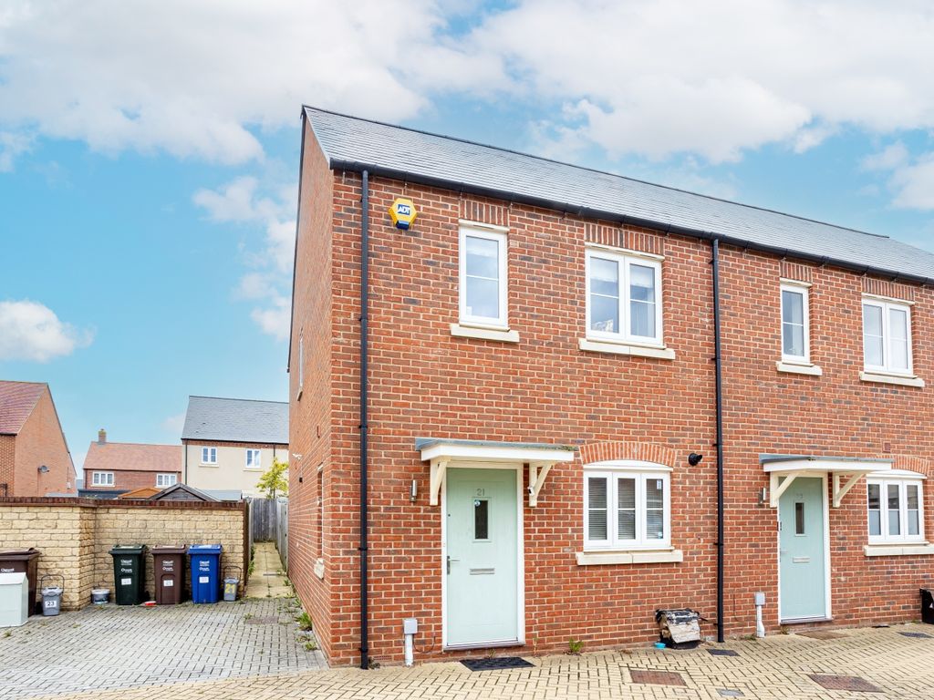2 bed semi-detached house to rent in Perth Road, Bicester OX26, £1,400 ...