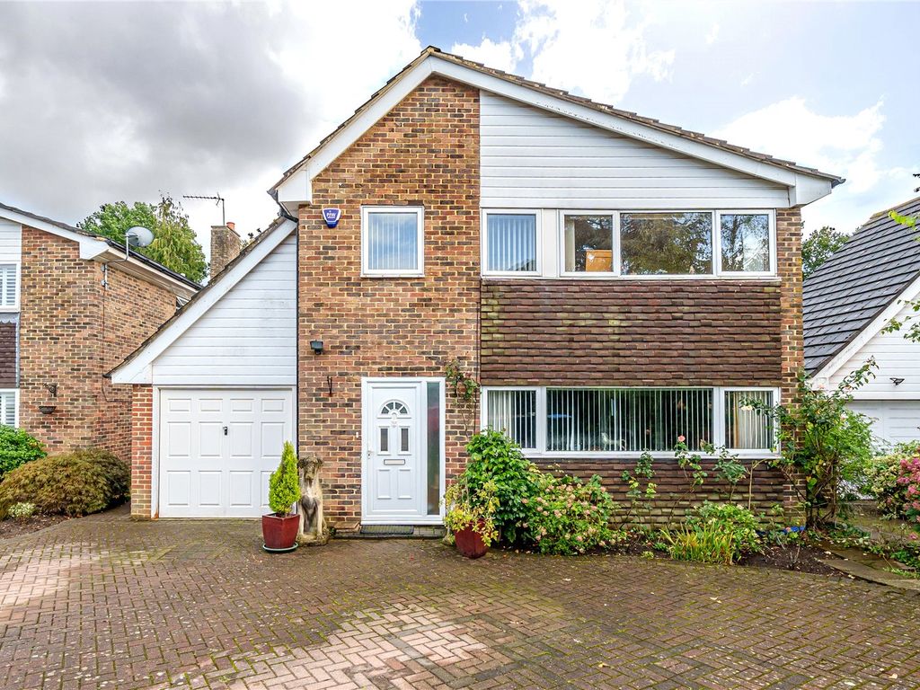 4 Bed Detached House For Sale In Stoke Road Walton On Thames Kt12 £